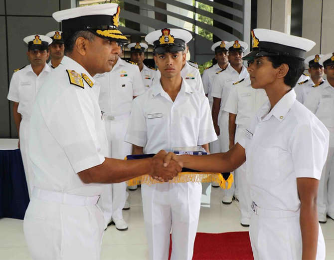 UP girl Shubhangi swaroop becomes first female pilot in navy | प्रियंका ... UP girl Shubhangi swaroop becomes first female pilot in navy | प्रियंका ...