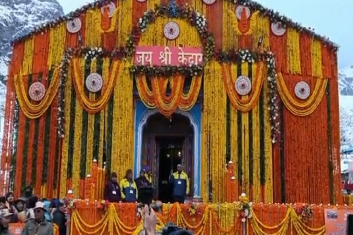 Kedarnath Dham doors opened devotees celebrated by playing drums ... Kedarnath Dham doors opened devotees celebrated by playing drums ...
