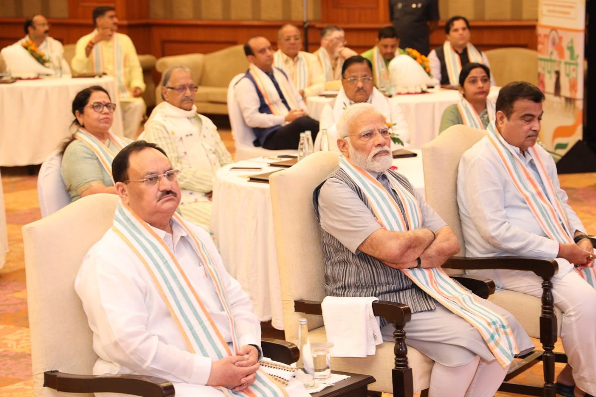 Varun Gandhi Was Seen Sitting Here In Front Of Pm Modi In The Meeting