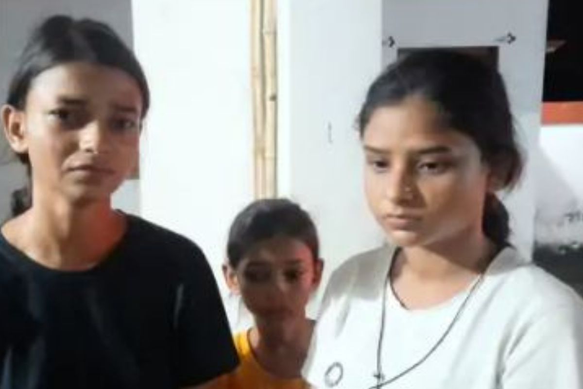 देवरिया हत्याकांड: प्रेमचंद की बेटी पापा को यादकर फफक पड़ी, बताई हत्या ... देवरिया हत्याकांड: प्रेमचंद की बेटी पापा को यादकर फफक पड़ी, बताई हत्या ...