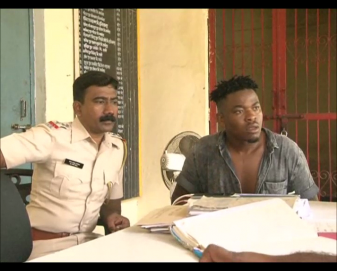 Nigerian Fraud Arrested In Greater Noida ग्रेटर नोएडा से नाईजीरियन ठग